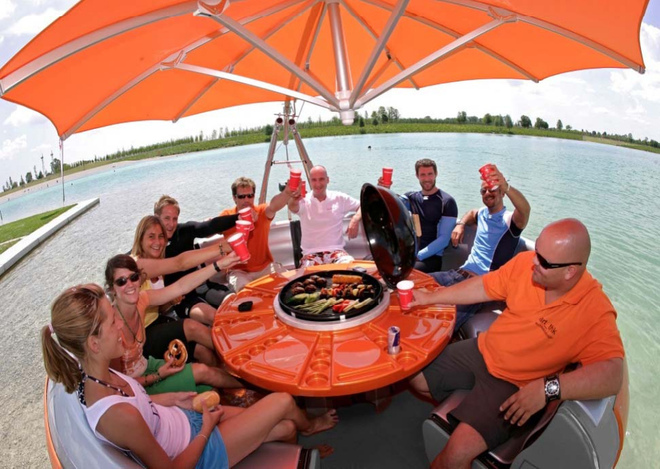 BBQ Donut Boat: Floating Party and Grill – CAPTIVATIST